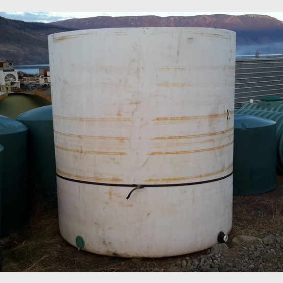 Polyethylene vertical tank supplier worldwide - 6000 gallon plastic ...