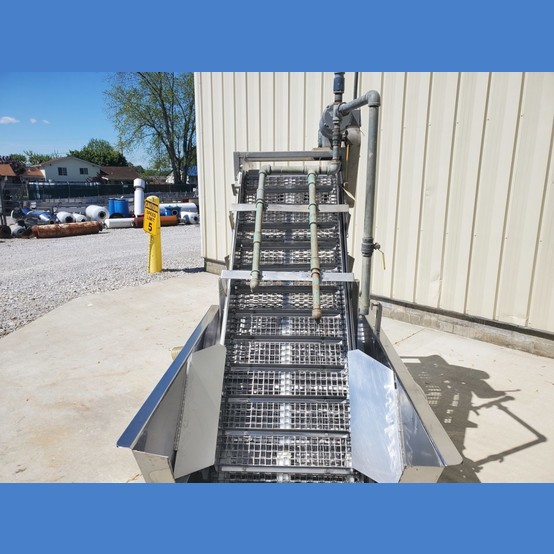 22 in. Wide Cleated Incline Sanitary Spray & Wash Conveyor