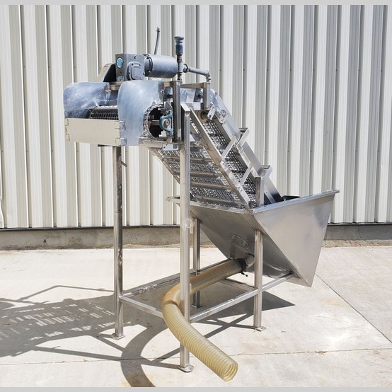 22 in. Wide Cleated Incline Sanitary Spray & Wash Conveyor