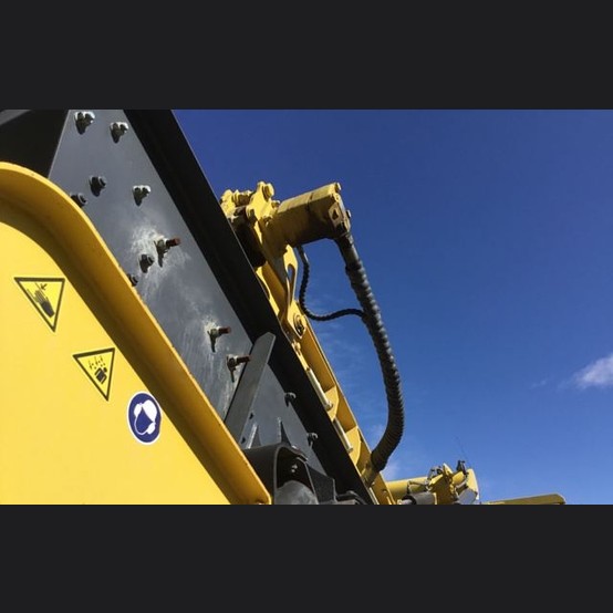 Keestrack R5 Destroyer 1112-S Tracked Mobile Impact Crusher Plant